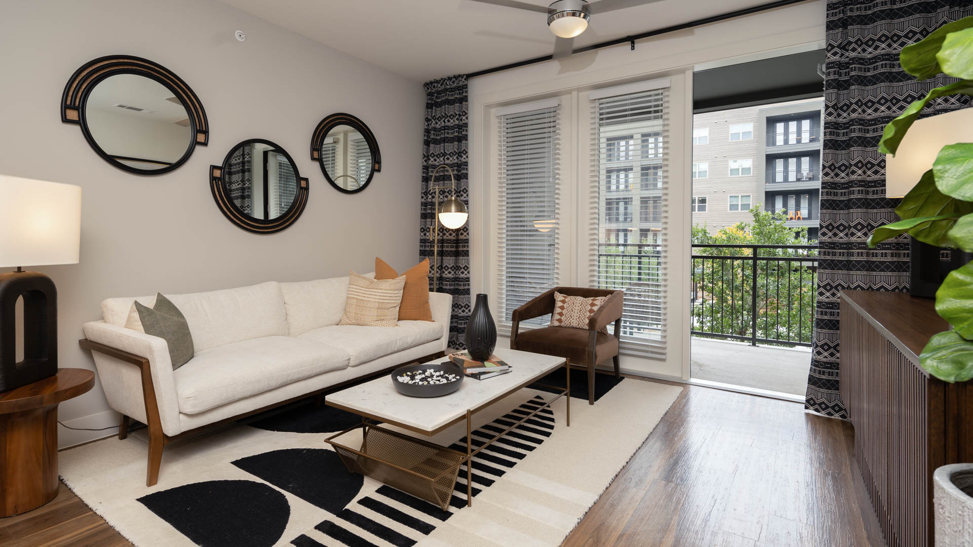 Search for Roommates in Dallas Using our Service | EquityApartments.com